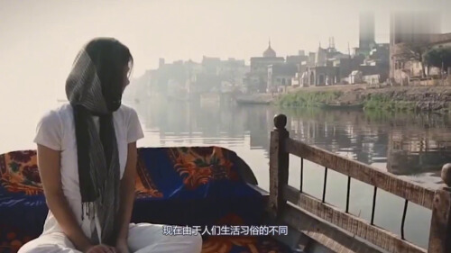 印度女人上厕所从来不用纸,方便完用啥?看到厕所你就知道了