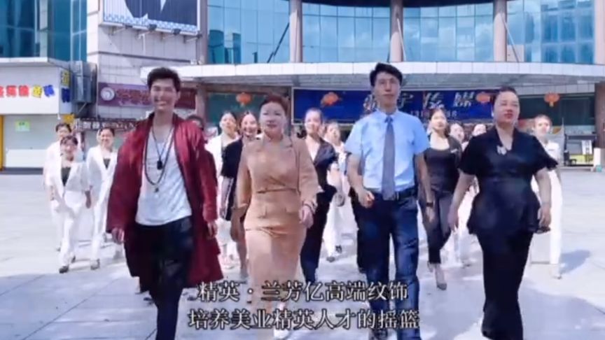 精英美容美发培训学校,外出实践落地拓客活动中,满满的开心幸