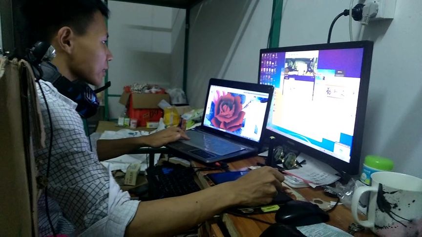 这才叫大师一个人同时用两台电脑而且不用鼠标就可以操作电脑