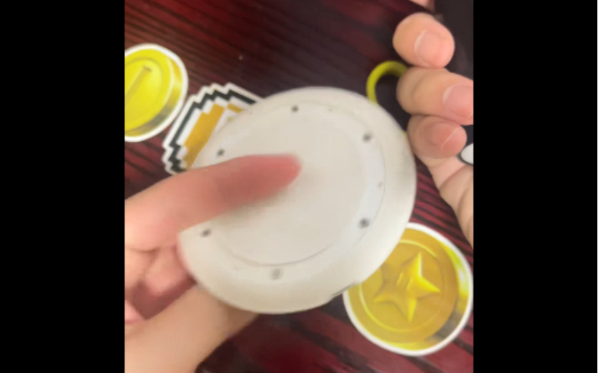绿联的无线充电器拆了看看里面结构。