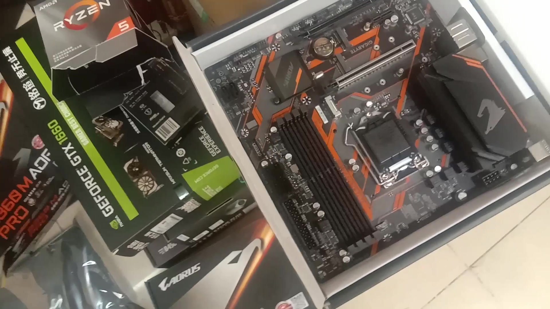 我们不一样,同样是小雕,技嘉b360和技嘉b365有何区别?技嘉,你的良心...