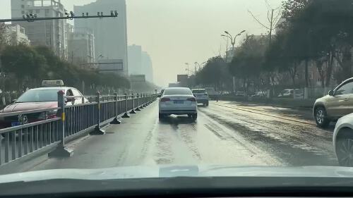 两个变道案例对于高速开车很有帮助新司机要了解 注意安全小心驾驶