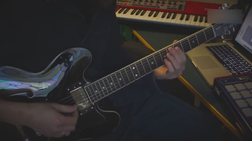 一个人三两下搞定一首好听的Funk 音乐,你有办法这样玩吗