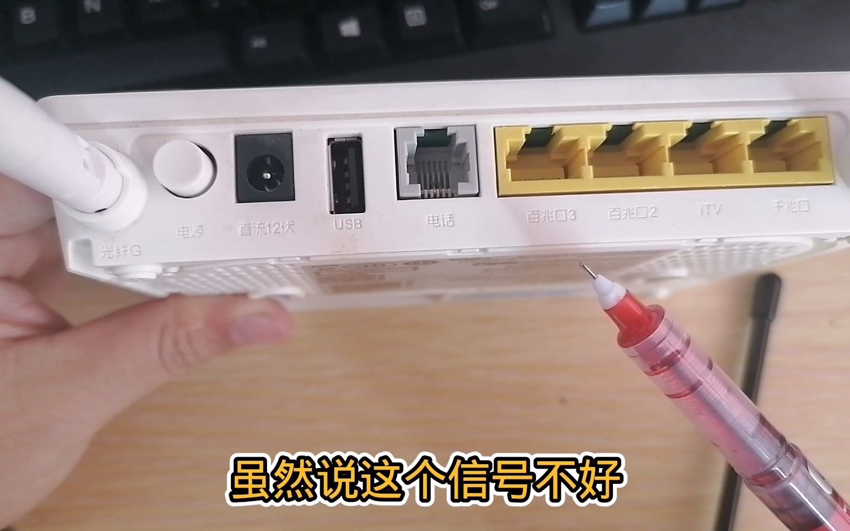 光猫到客厅仅预留一根网线,如何同时接路由器和机顶盒呢?