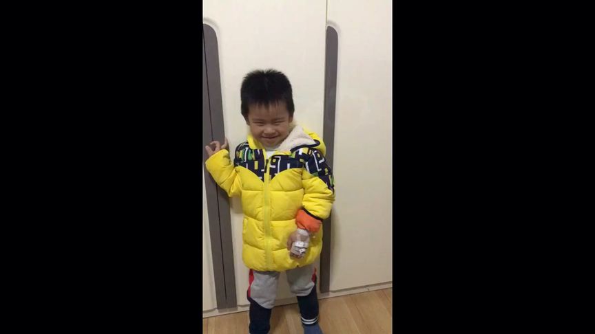 挂着滞留针也要练口才 つߘ�つ