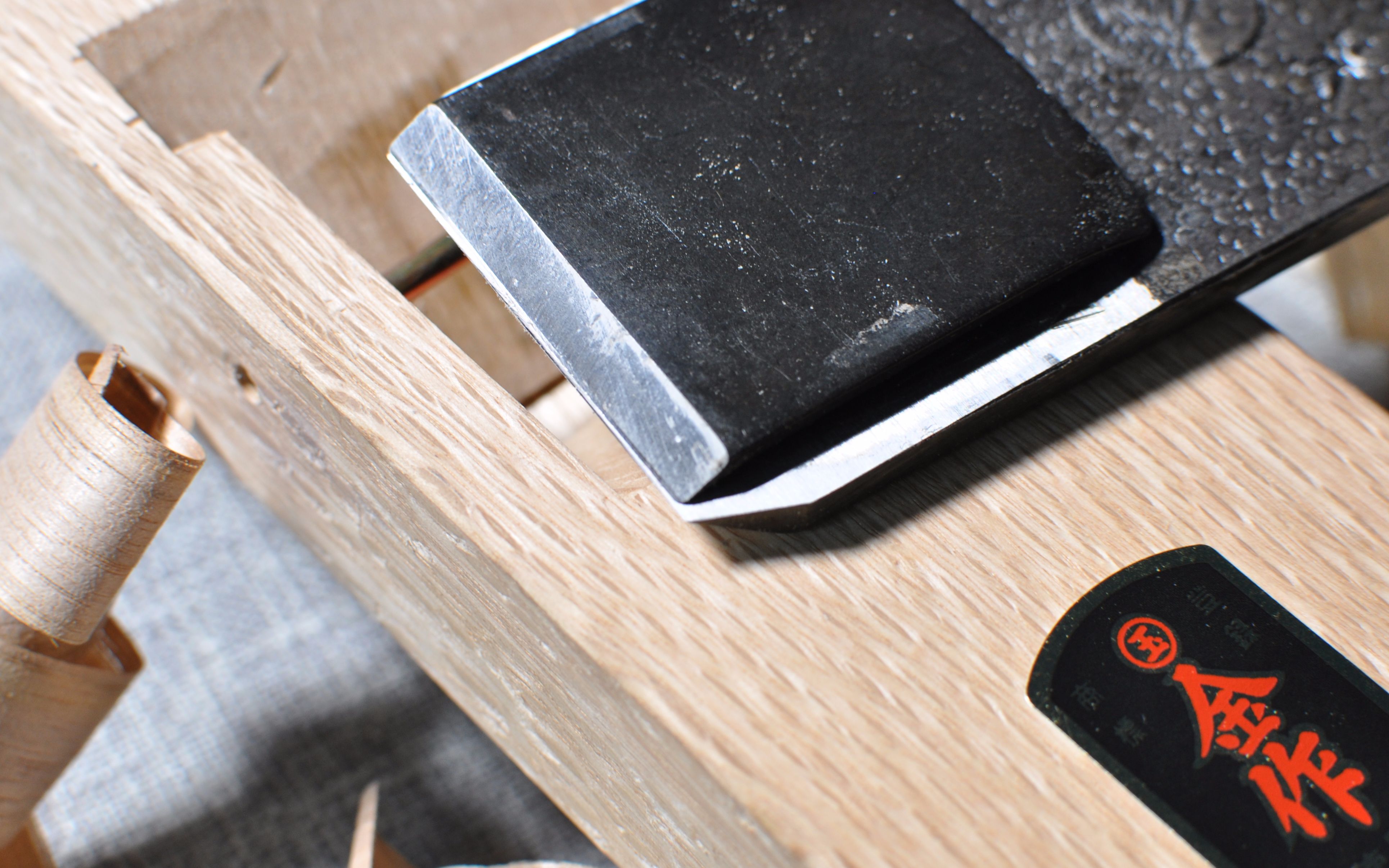 为什么有的刨花是卷曲的?有的是直的?—盖铁和刨刀的配合