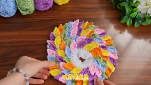 废旧毛线统统找出来,简单编织七彩坐垫,美观实用,环保省钱
