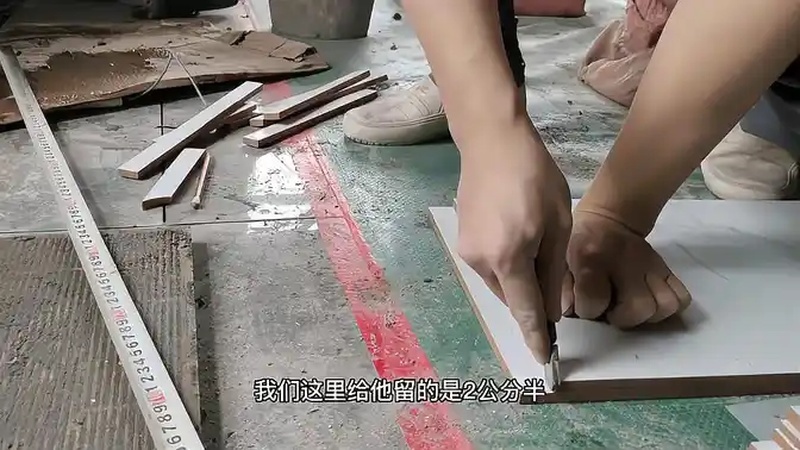 管井柱子最好是插入贴砖,能有效防止管柱变形缝隙变大!