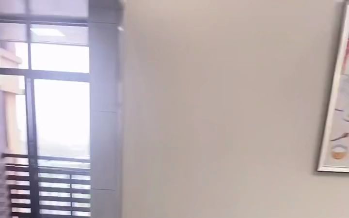 一镜到底|为了让你们看到新房,我居然撞在了厨房的玻璃门上!