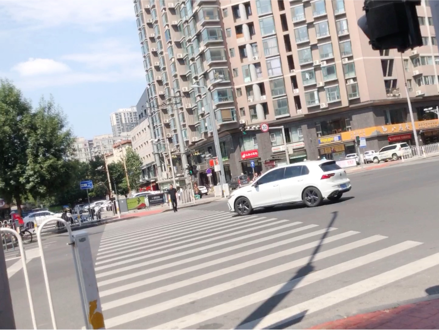 出门在外一定要注意安全,人人有鬼。