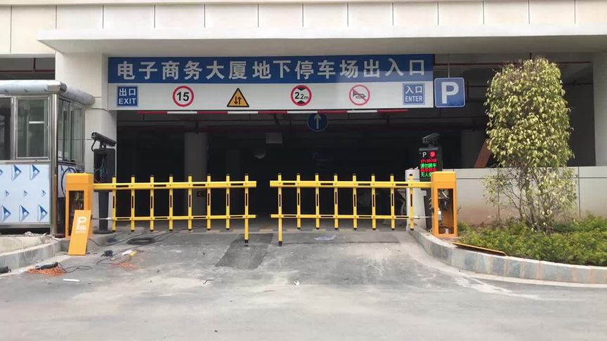 #车牌识别 #电动伸缩门 #每个人都在奔赴各自不同的人生