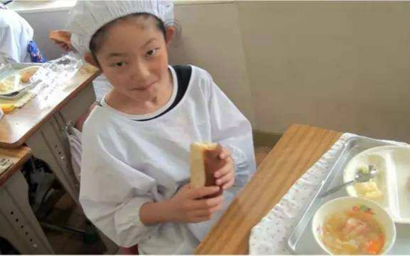 【双语】日本学校的午餐-不只是吃饱那么简单 @阿尔法小分队
