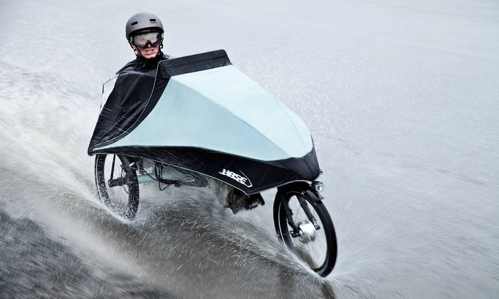 国外发明三轮电动助力自行车,带可拆卸软顶,躺着骑车.