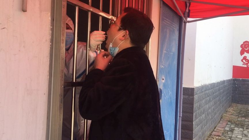 回家第免费做核酸检测,不需要拿报告,微信上就能查到,很方便。