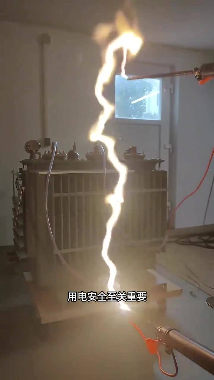 过多设备共用插座,小心引发火灾危险