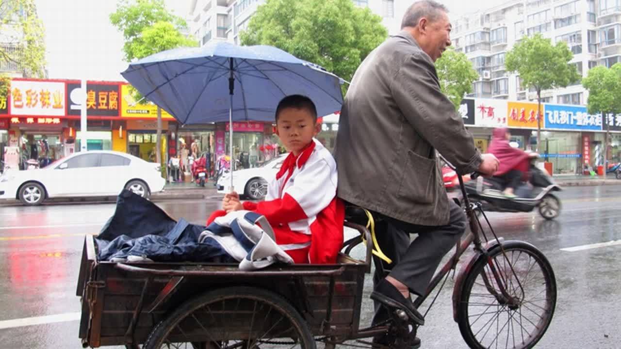 多地限制老年代步车,新式的老年三轮.