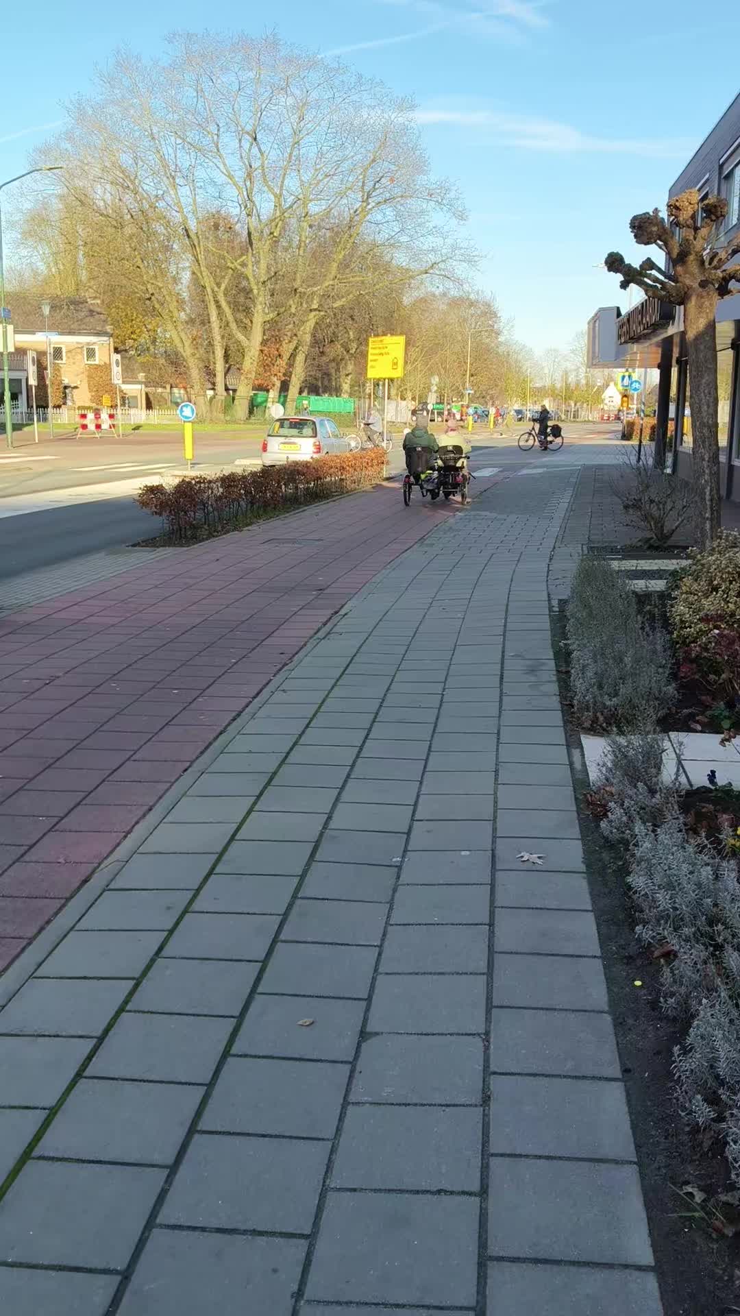 荷兰是自行车王国,以前在荷兰居住时,经常骑车去比利时,