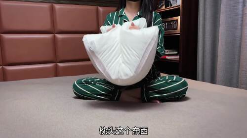 "跟普通枕头不一样的分区软管枕,你总能找出适合你自己的高度。"