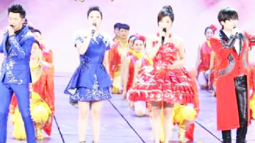 玖月奇迹首次与凤凰传奇同台,演唱完这首歌,全场观众起立鼓掌