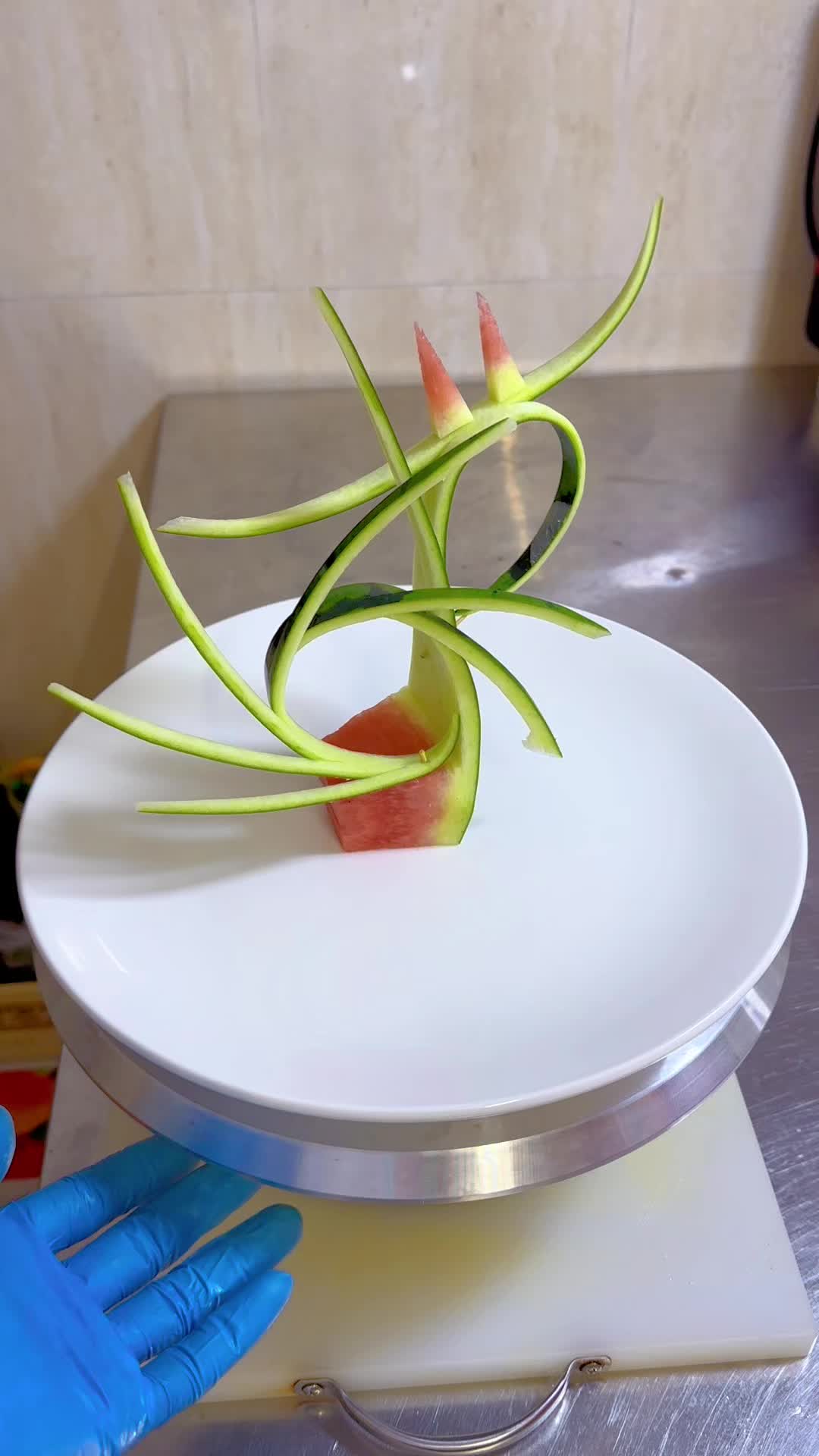 简单又好看西瓜皮草花跟着我一起做吧#美食制作分享 #摆盘教程 #创意...