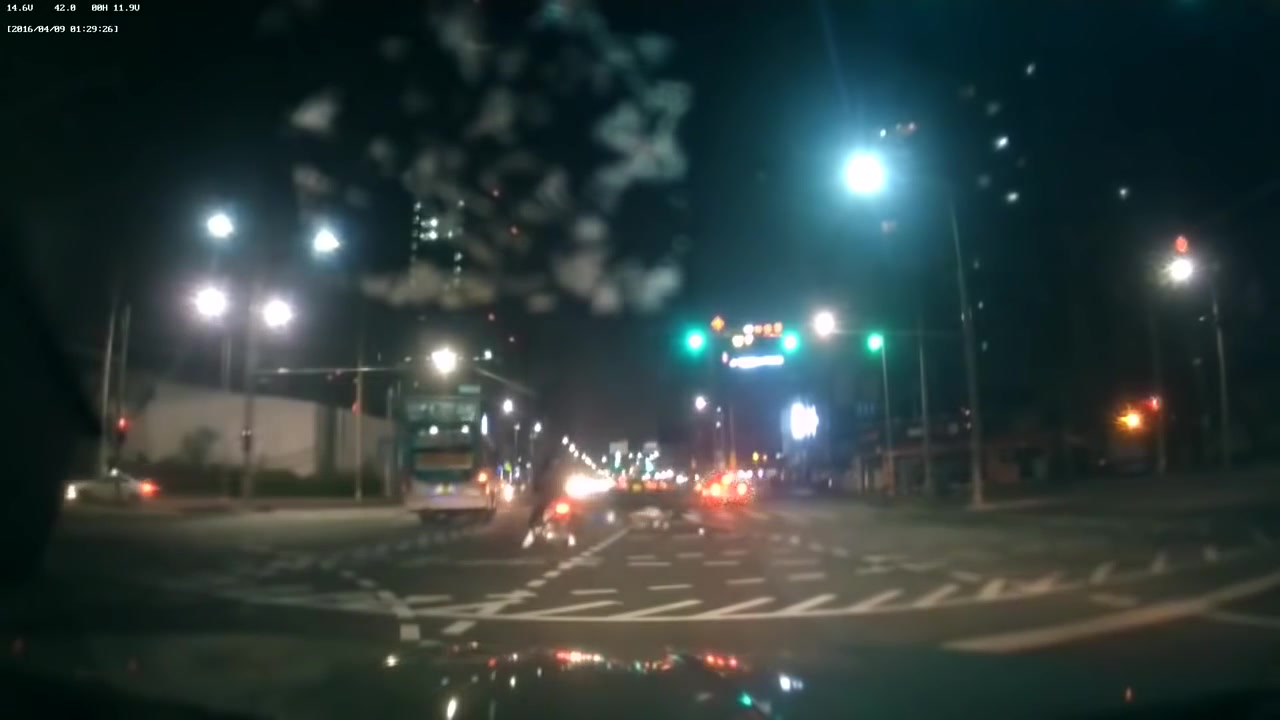 国外惨烈车祸视频集锦,每天十分钟,开车_ﾐ(:3っ )っ