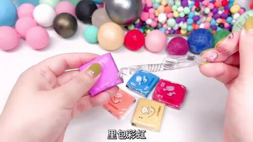 挑战用可塑橡皮做粘粘球,成品居然是五彩斑斓的黑