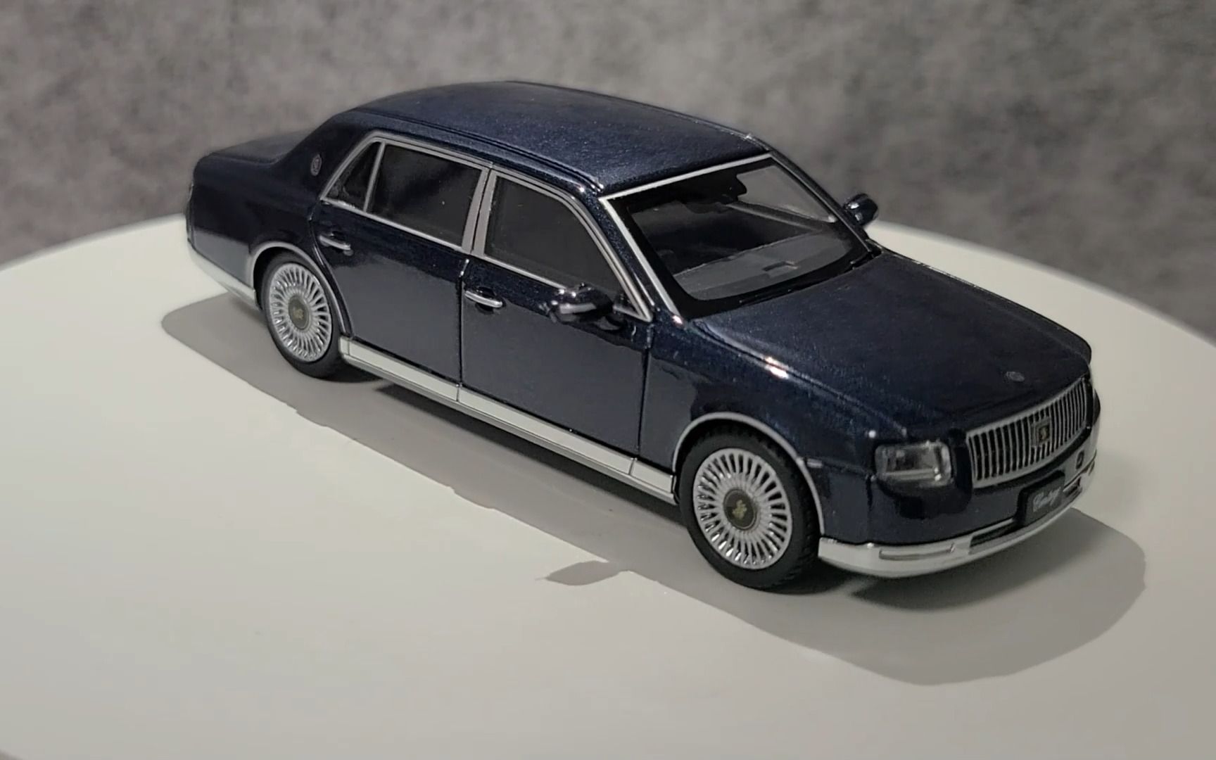 LCD 64比例丰田世纪车模