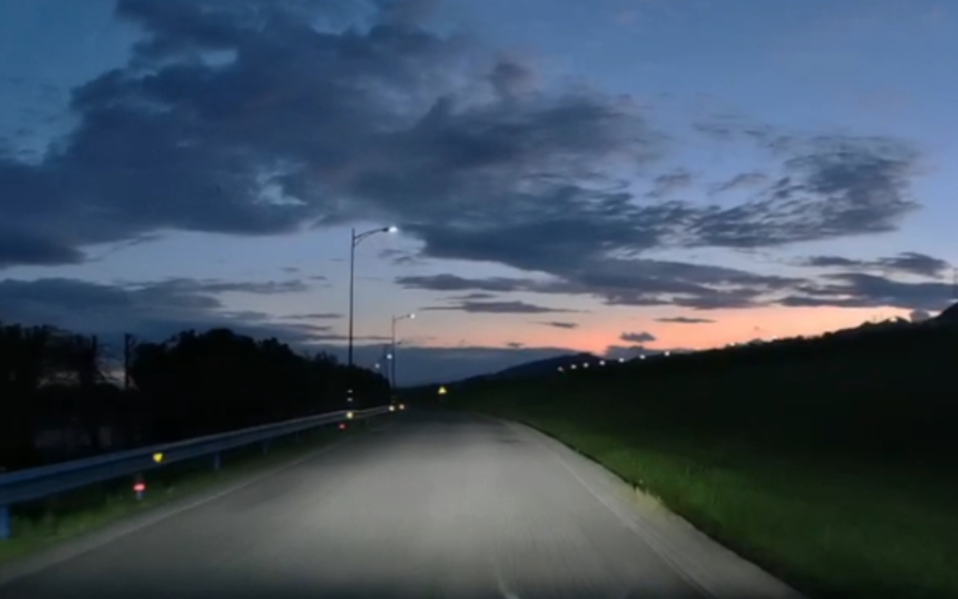 问界m5 6月杭州夜行岸堤 - by 行车记录仪