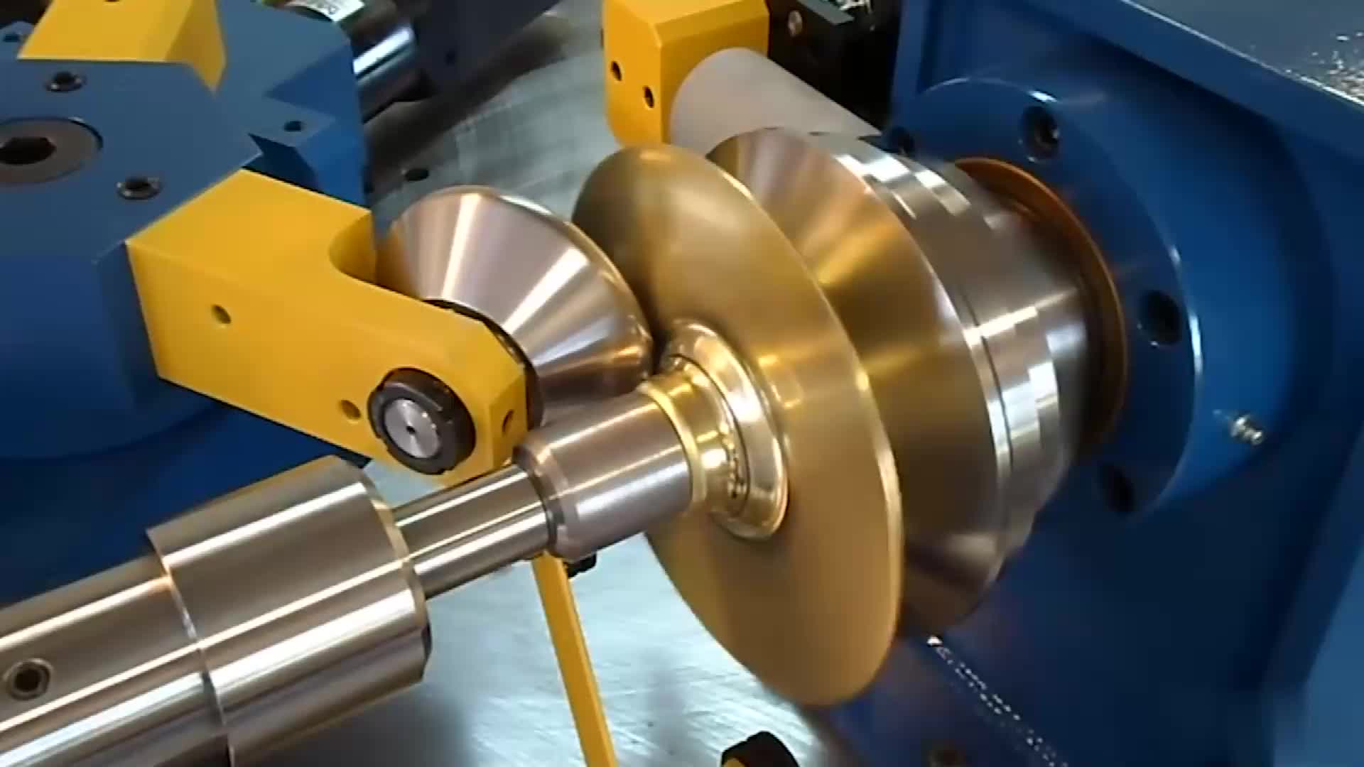 令人敬畏的机械加工过程! 第一次见到这么纯净的生产车间