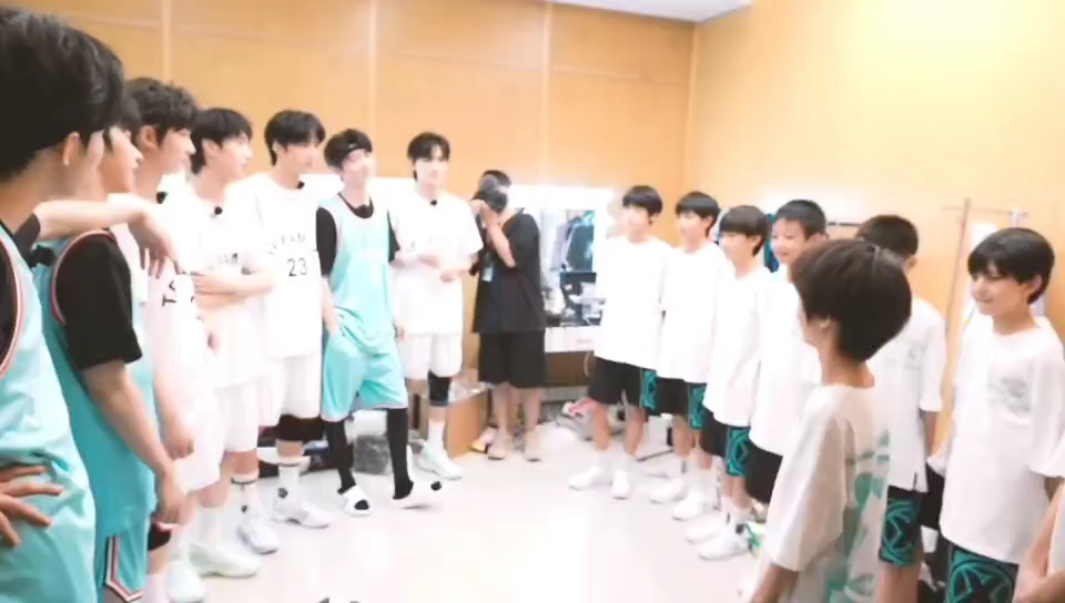 【TF家族四代练习生-黄朔】——《TF家族2022夏季运动会纪录片-...