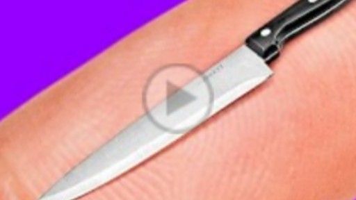 美工刀片制作的小刀,切小番茄港港的