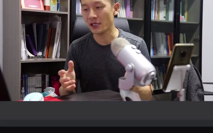 在数字化环境下传统管理模式受到的挑战:传统工业化管理管的是人的...