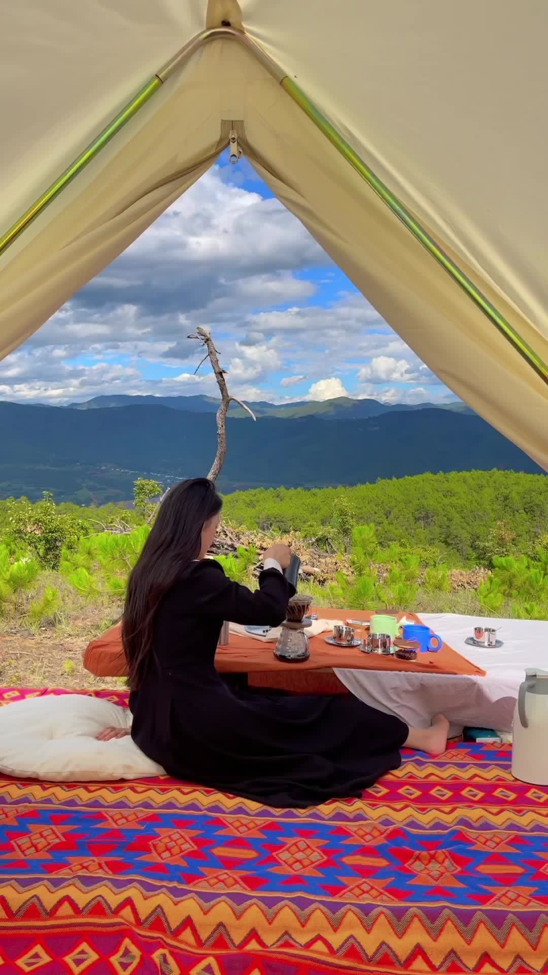 如果你累了,那就来丽江吧,来看看云南的天空,喝喝老板娘煮的手磨咖啡,...