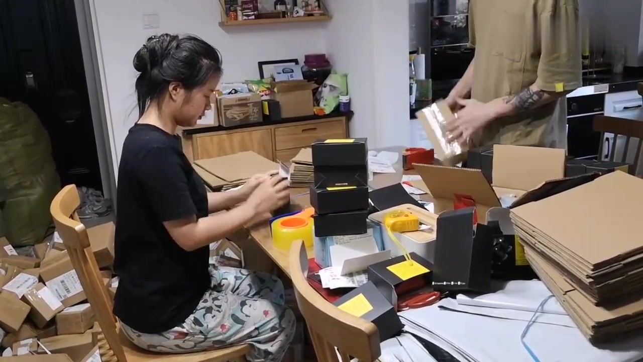 宁波夫妻俩做跨境电商,全能打包发货员,一年收入有300多万