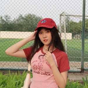 爱吃甜食的yee 