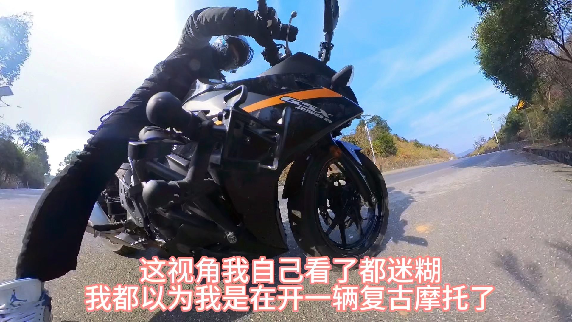 insta360x3不用自拍杆安装在摩托车上的六种骑行视角