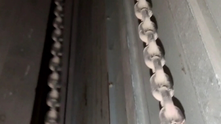 来处理一个电梯运行到一楼异响故障,原来是补偿链撞到轿厢。#电梯...