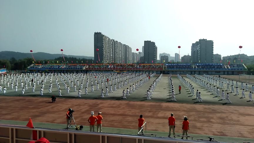抚顺石化公司第十届运动会开幕式大型表演节目!