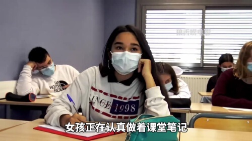 女孩拥有一本神奇的画册,可以随意诅咒别人的身体!