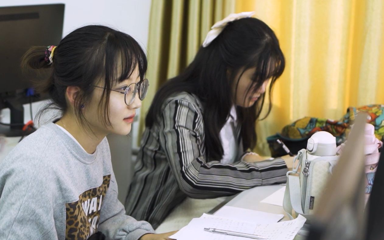 ...一切生命的源泉,电,现在生活的生命线,光电交织的世界里,信息被传递...