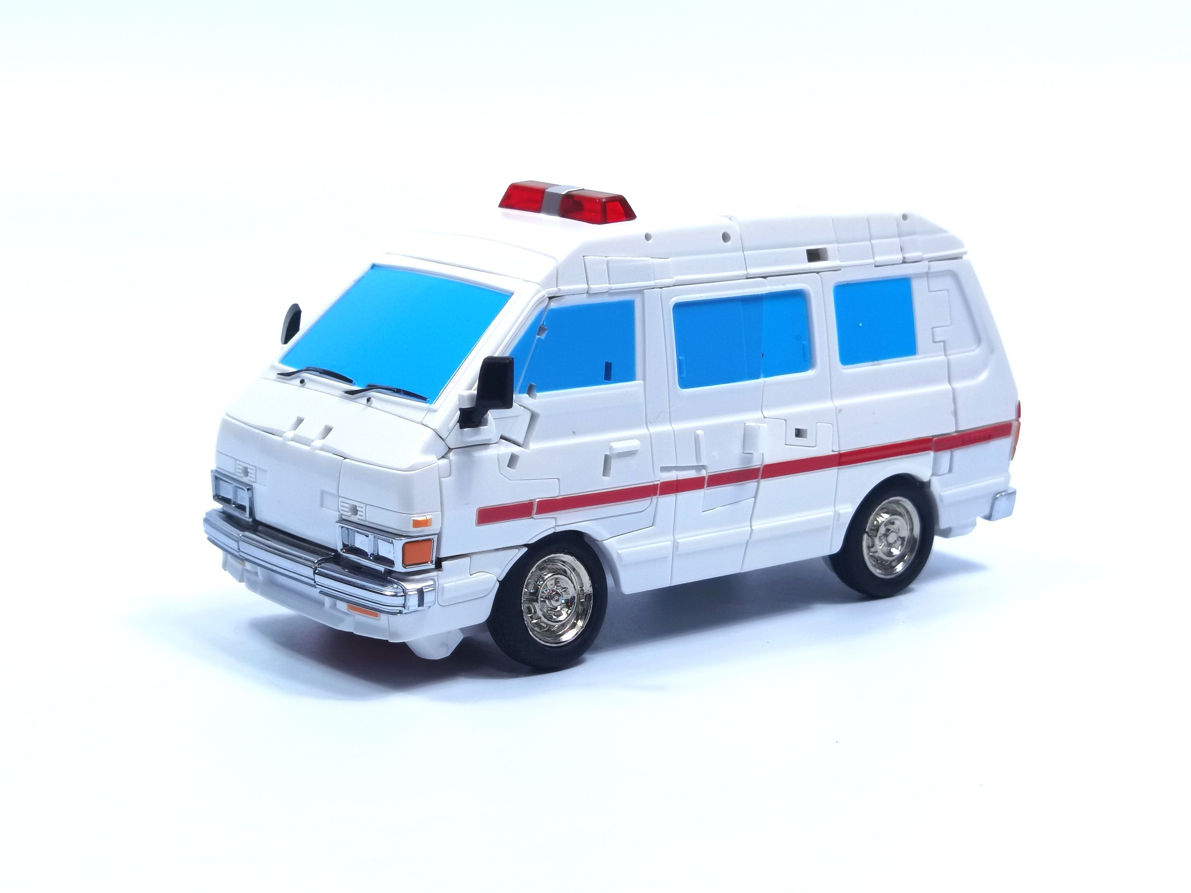 这恐怕不是致命伤!x社救护车 X-TRANSBOTS 来福的模玩简评-第631集