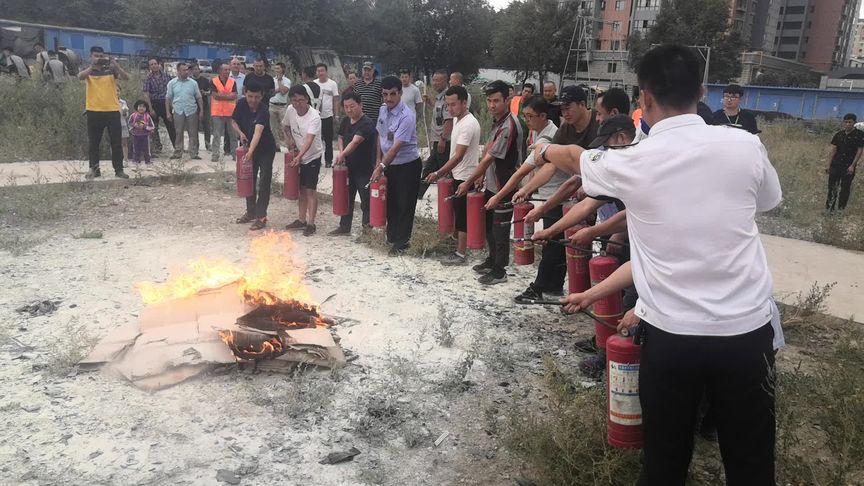 灭火器的正确使用方法,消防演练很必要。