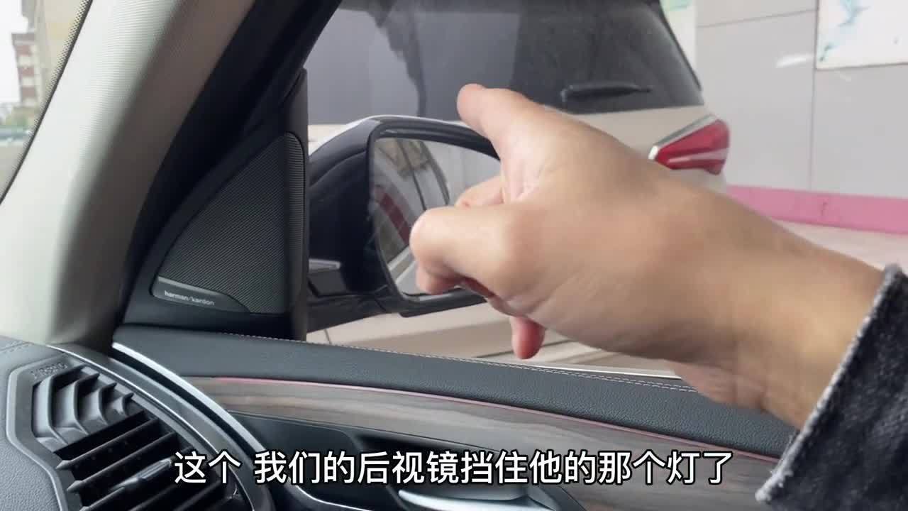 现实版侧方停车,看倒车影像入库,新手也一把进!