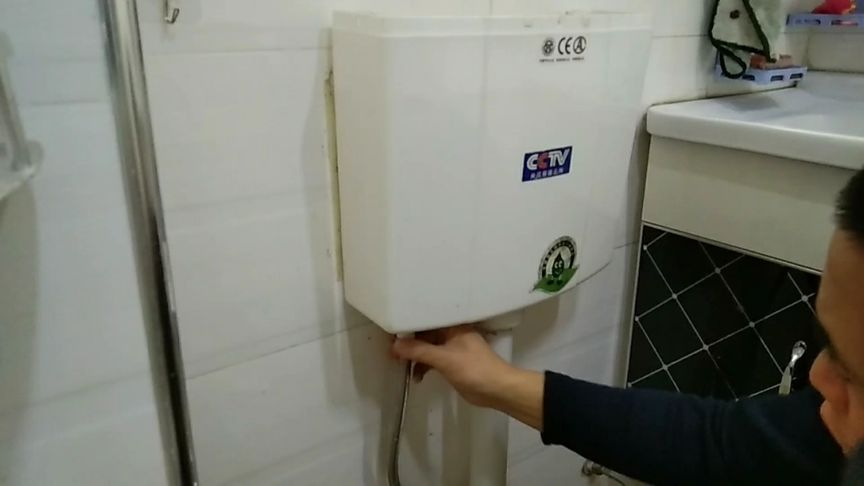 厕所水箱坏了,不用求别人,无论男女都可以轻松更换