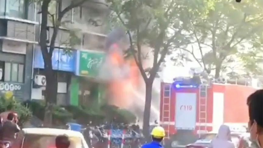上海电动车充电起火!锂电池室内充电到底有多危险?店铺3人死亡