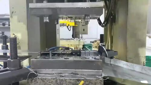 冲压与拉伸连续模具及多工位拉伸机械手模具介绍