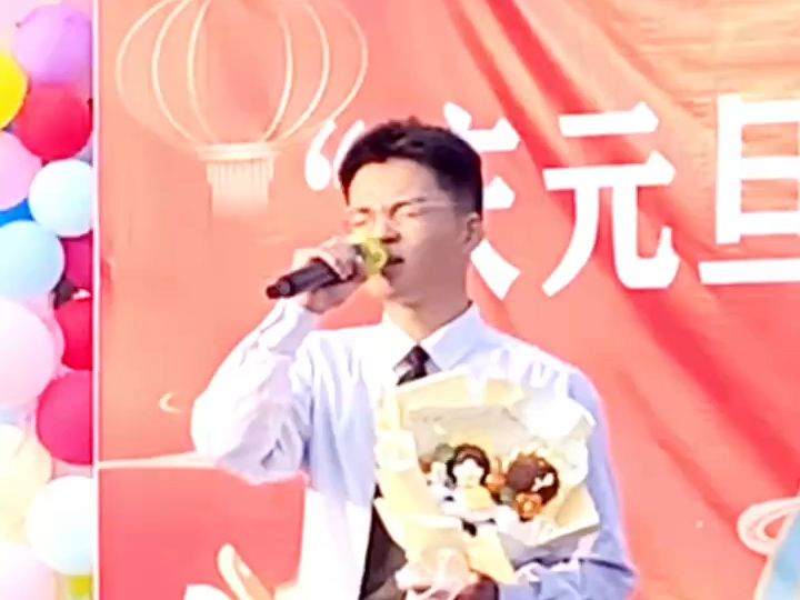 鹰潭九龙中专学校东望基地学生歌唱表演《真的爱你》