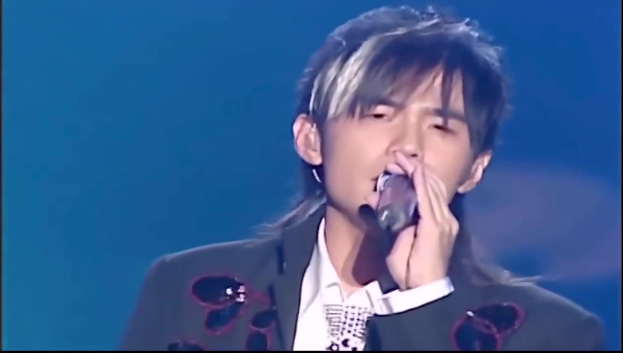 杰伦2004年无与伦比演唱会版《晴天》