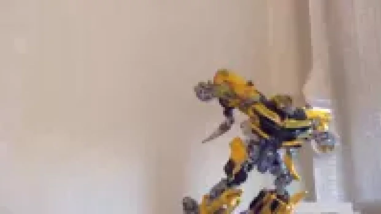 ...第一季:雷霆领袖:第4集:大黄蜂VS擎天柱(mao_kenny的定格动画010)...