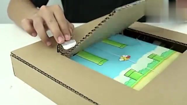 宅男猖狂沉沦游戏,用纸板做了个模子,成果厂商纷纭要买版权!